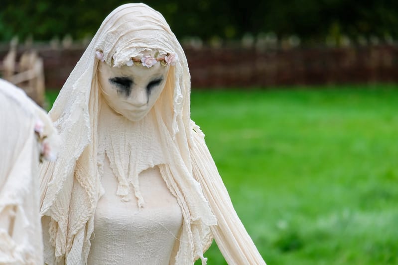 Nymph with Roses Crown Portrait Photo | Download free images from Mystock